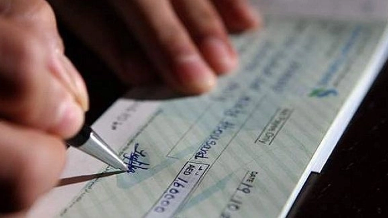 How Post-dated Checks Work on Paper | Marmara Credit Loops